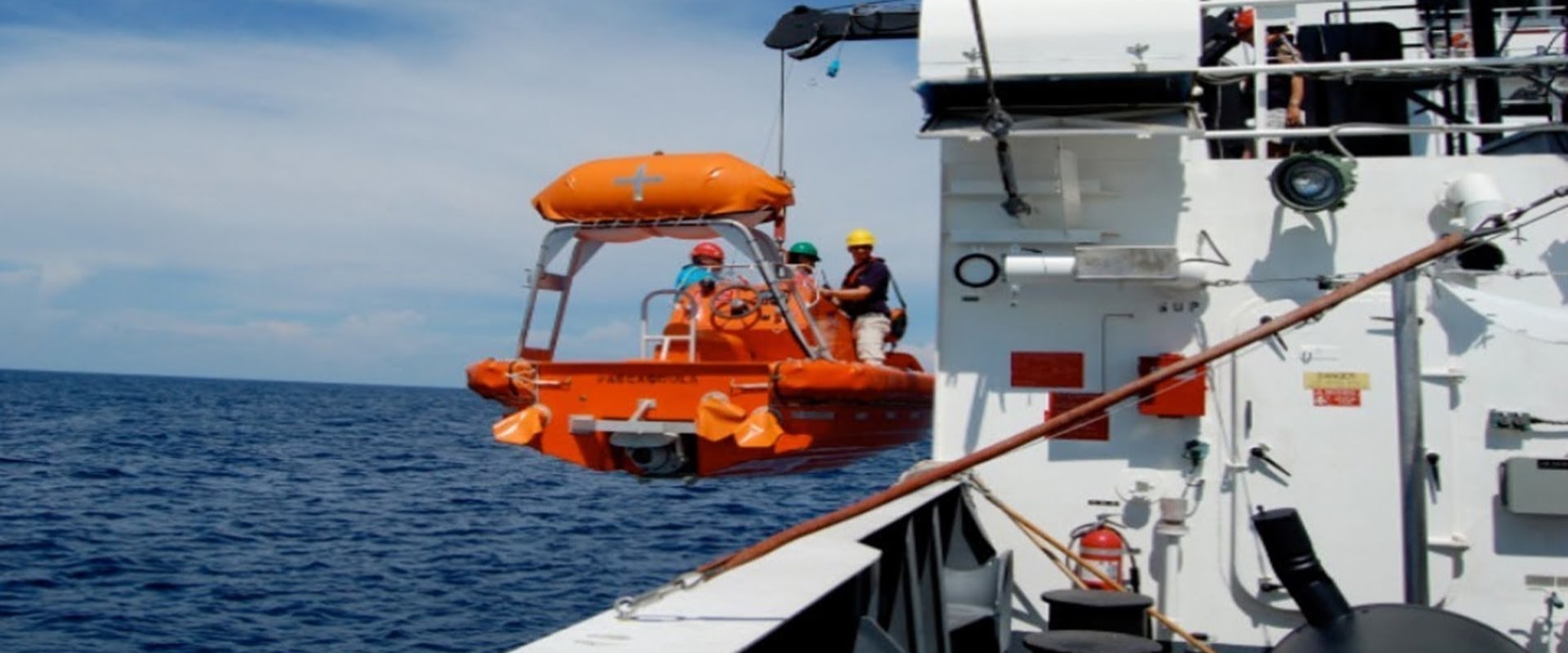 Emergency Response Procedures While Operating a Lifeboat